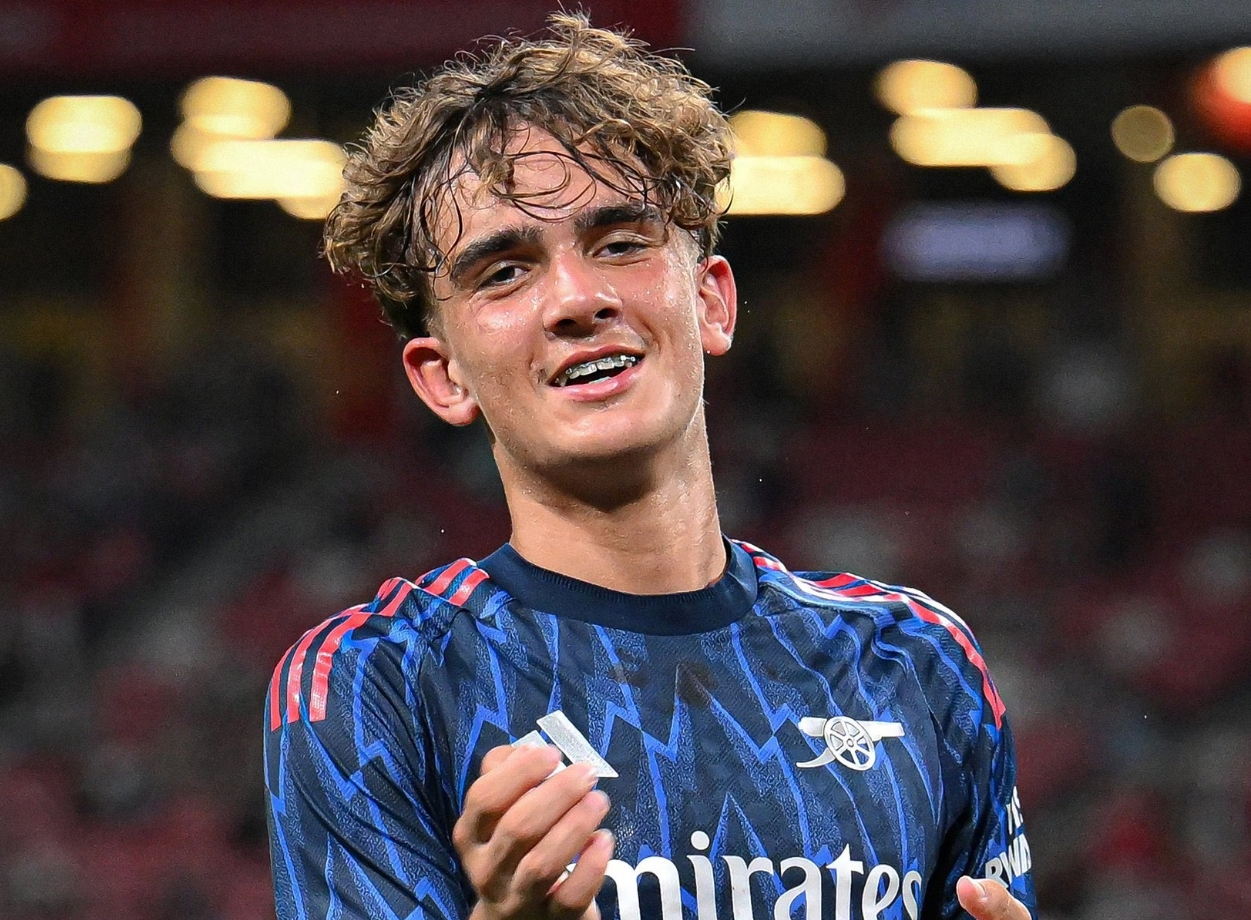 Kom inná 15 ára gamall og fiskaði víti í fyrsta leik - DV