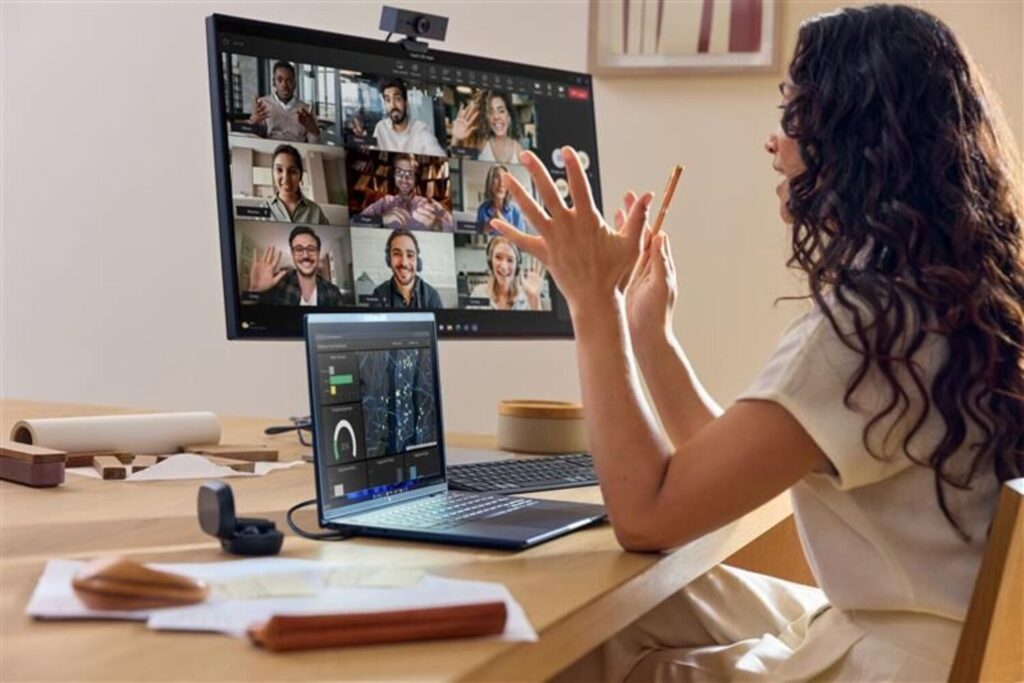 Textar fundi í rauntíma á mörgum tungumálum - DV